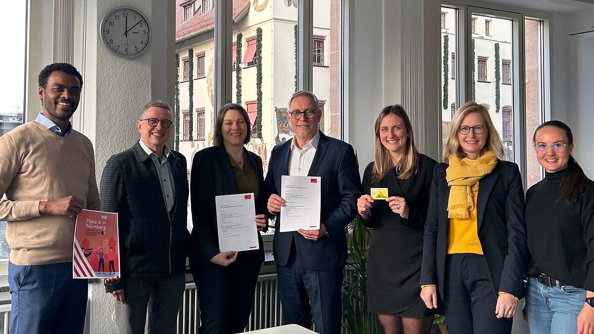 Integreat-App Nürnberg: IHK erweitert Service für internationale ...