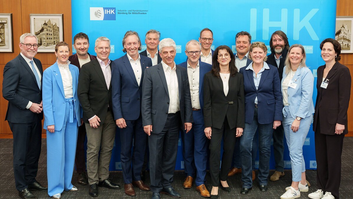 Armin Zitzmann als IHK-Präsident wiedergewählt | IHK Nürnberg für ...